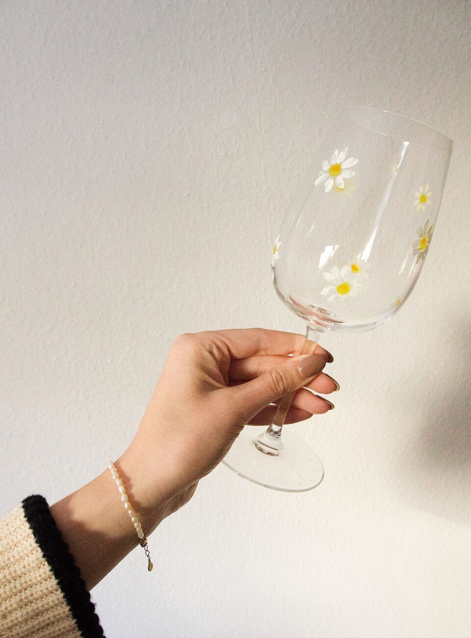 Weinglas bemalen: 6 schicke Ideen 🧡